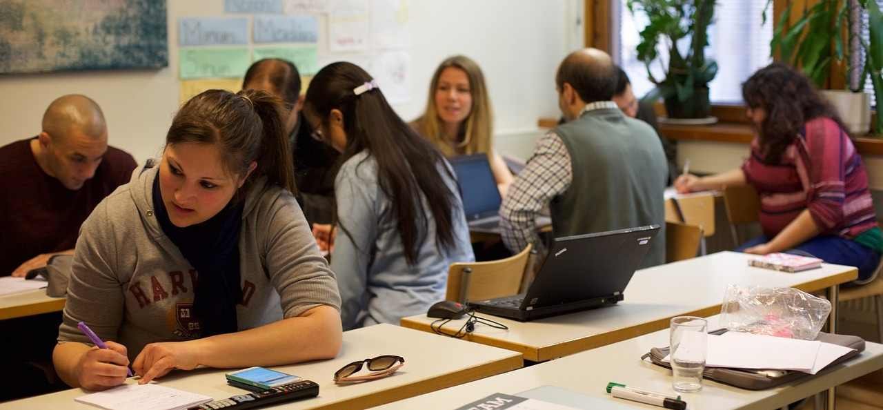6 Tips for Making Class Group Work Manageable - Manyaxis